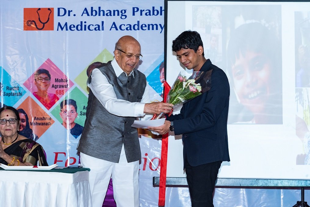 Top 10 NEET Coaching Institutes In Pune - Dr. Abhang Prabhu Medical Academy